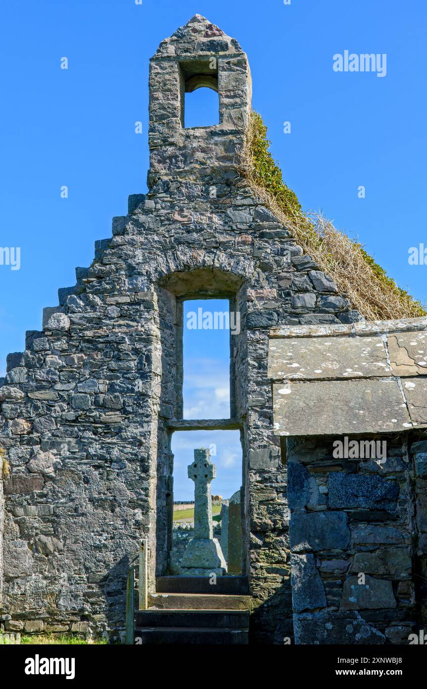The old church (dated 1619) and graveyard at Balnakeil near Durness ...