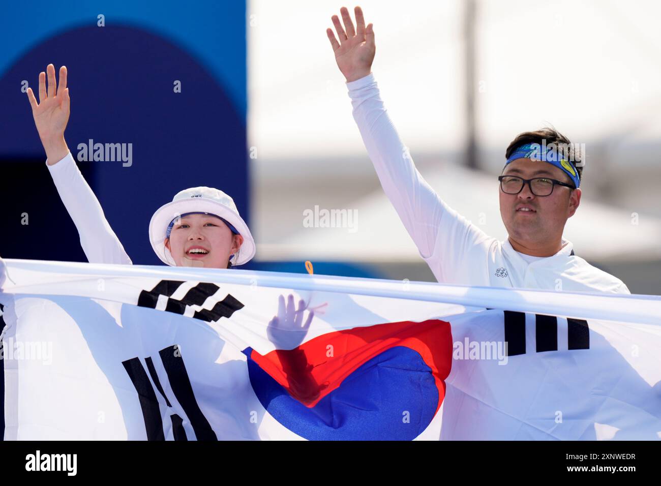 Gold medalists South Korea's Lim Sihyeon and Kim Woojin, wave after ...