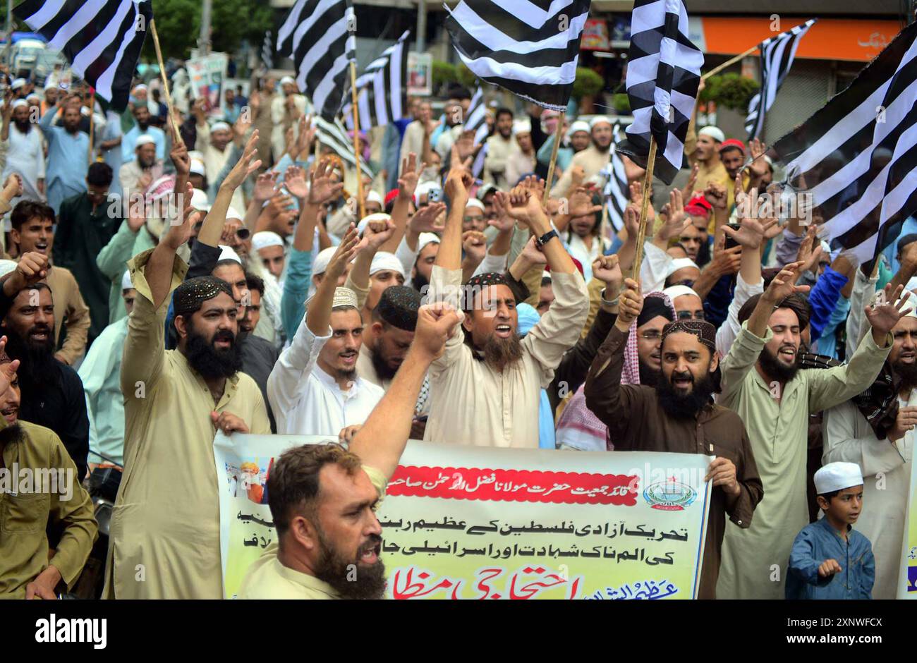 Activists of Jamiat Ulema-e-Islam (JUI-F) are holding protest ...