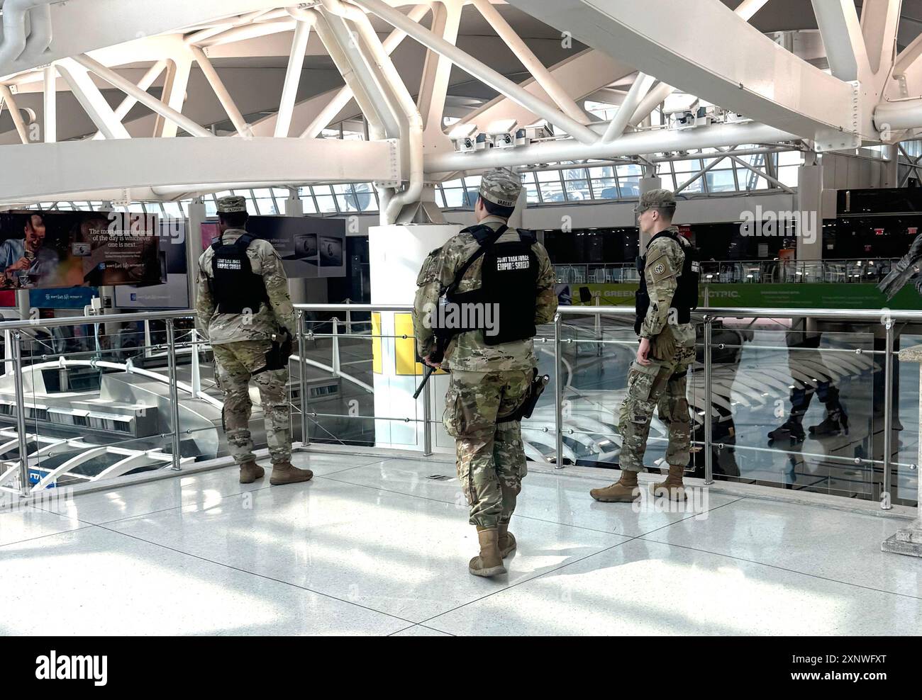 Airport security guard jfk hi-res stock photography and images - Alamy