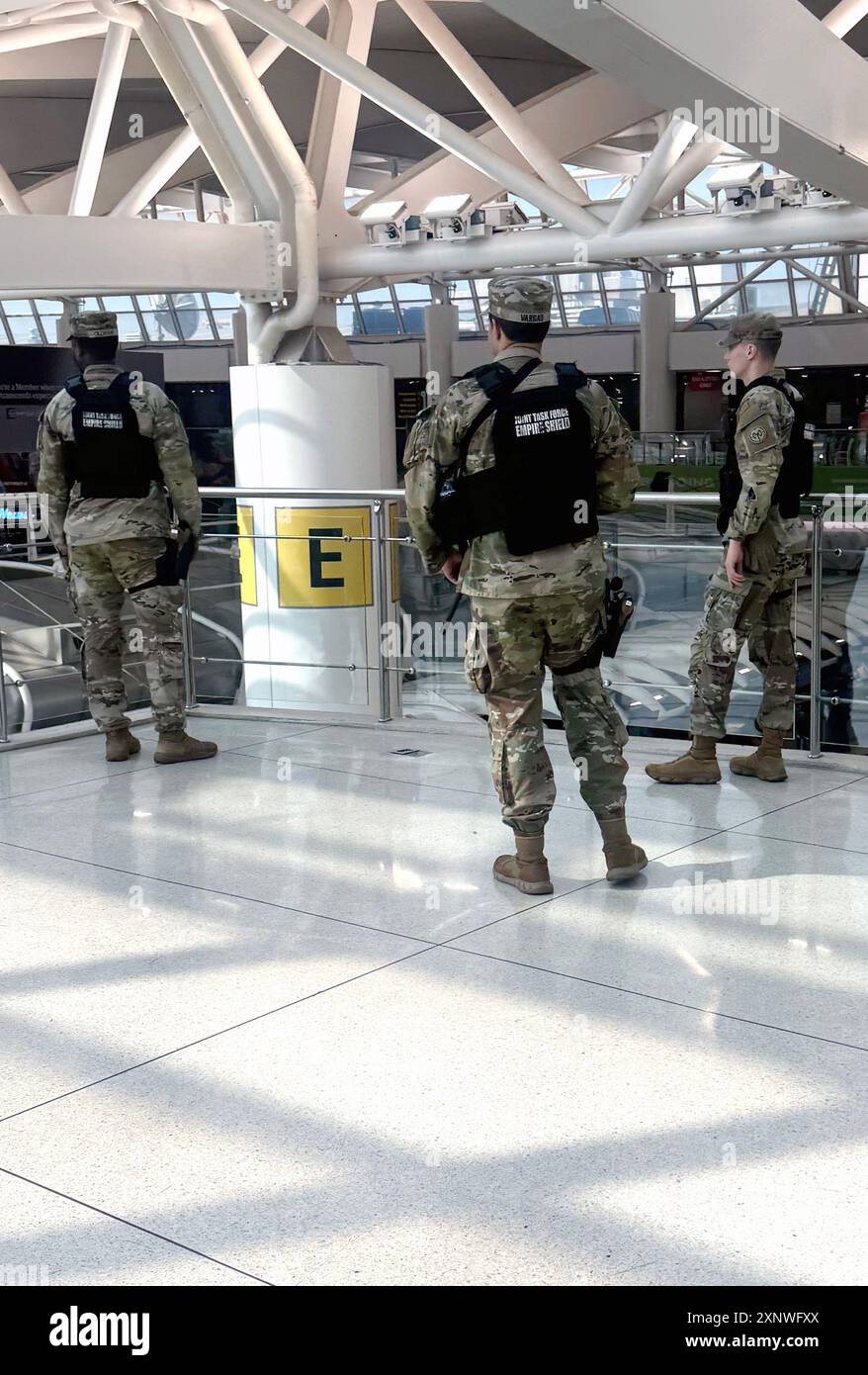 Airport security guard jfk hi-res stock photography and images - Alamy