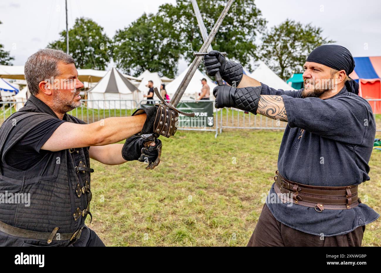 Medieval fighting techniques hi-res stock photography and images - Alamy