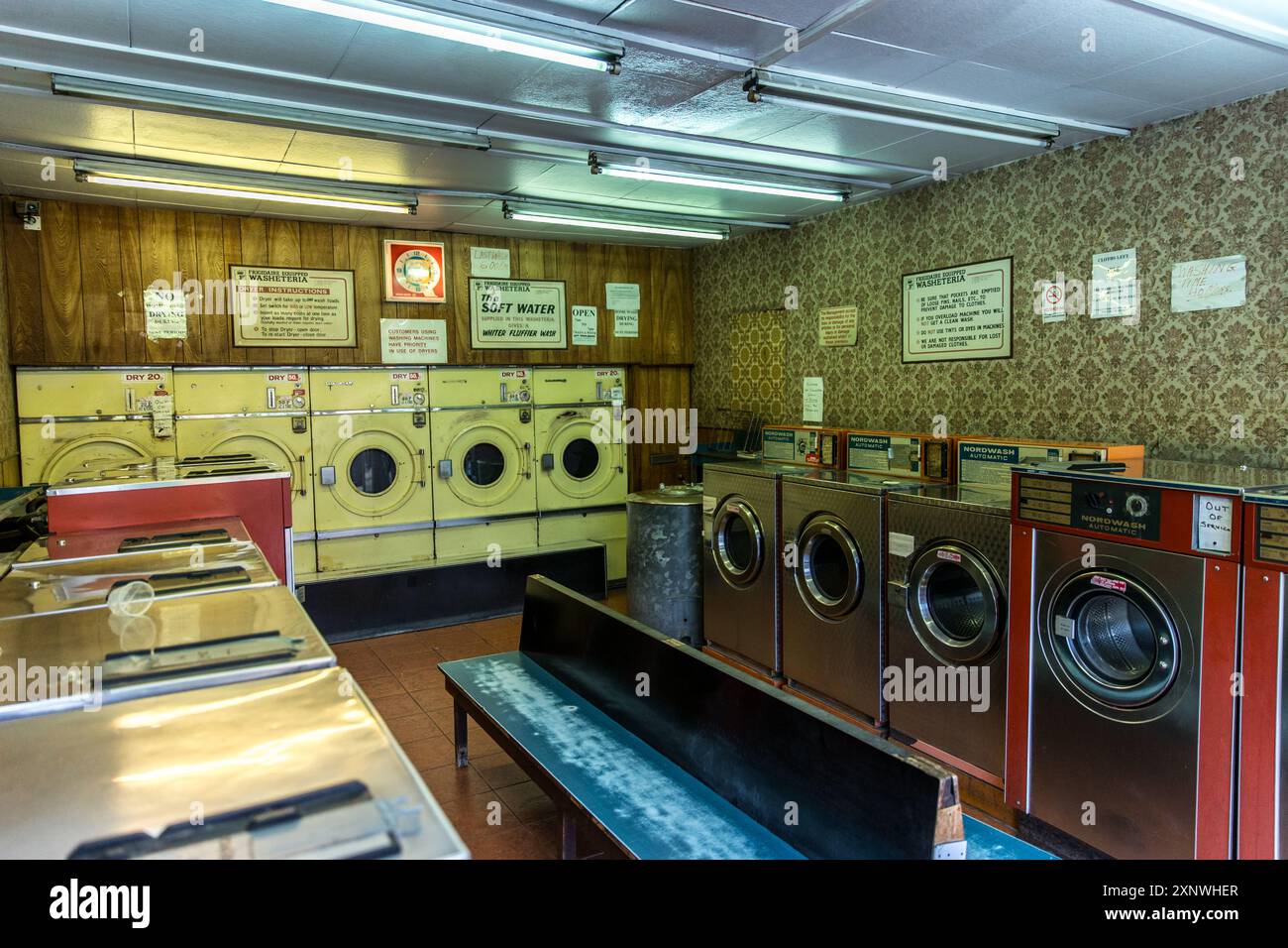 The laundrette hi-res stock photography and images - Alamy