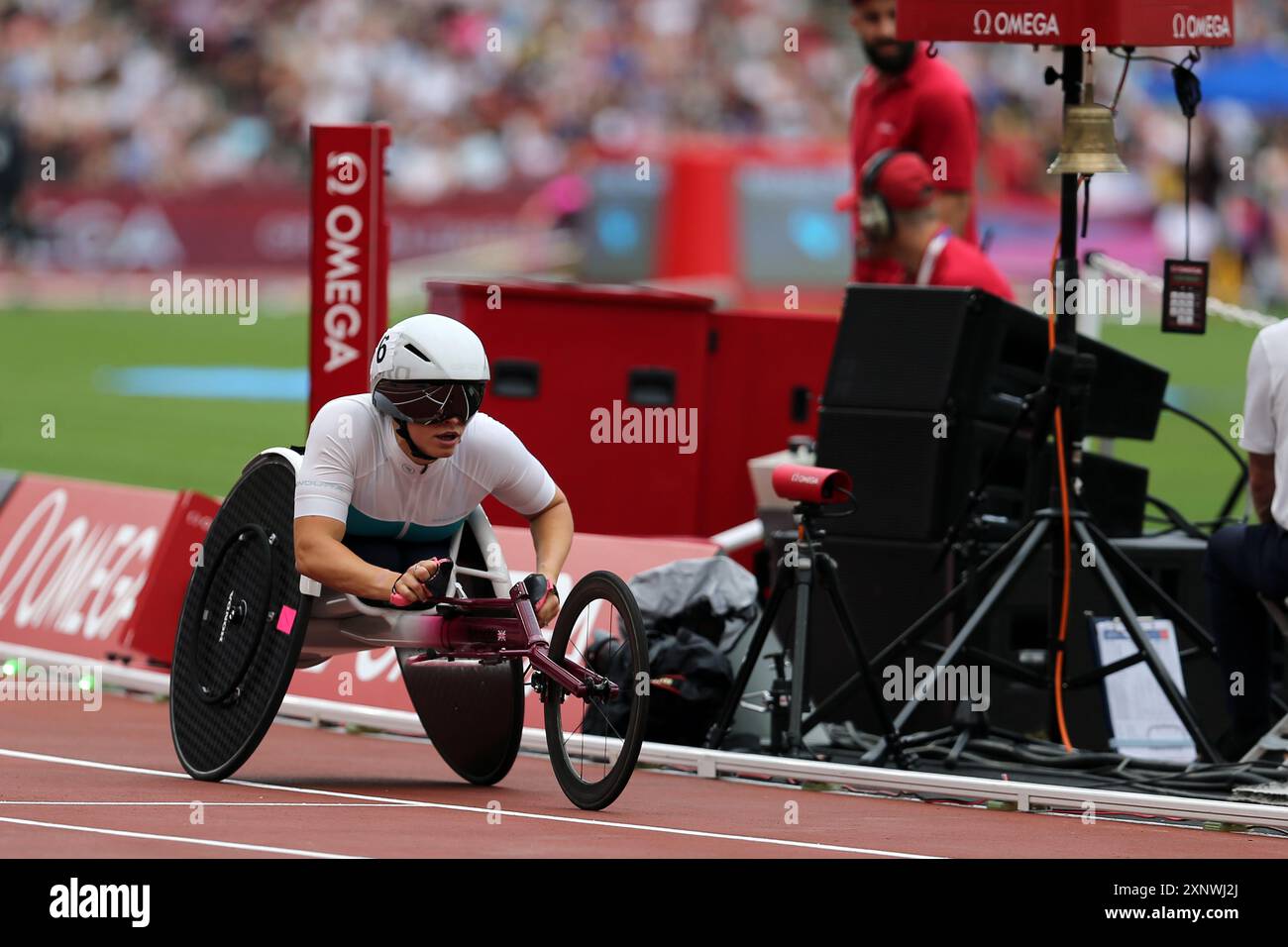Sammi KINGHORN (Great Britain), competing in the Women's 800m ...