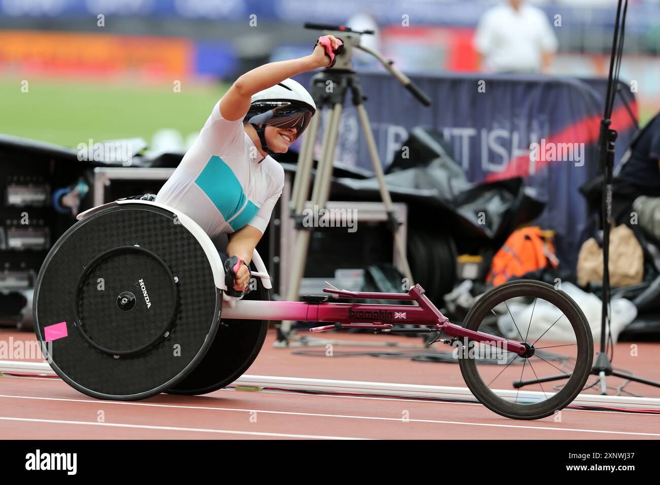 Sammi KINGHORN (Great Britain), winning the Women's 800m Wheelchair ...