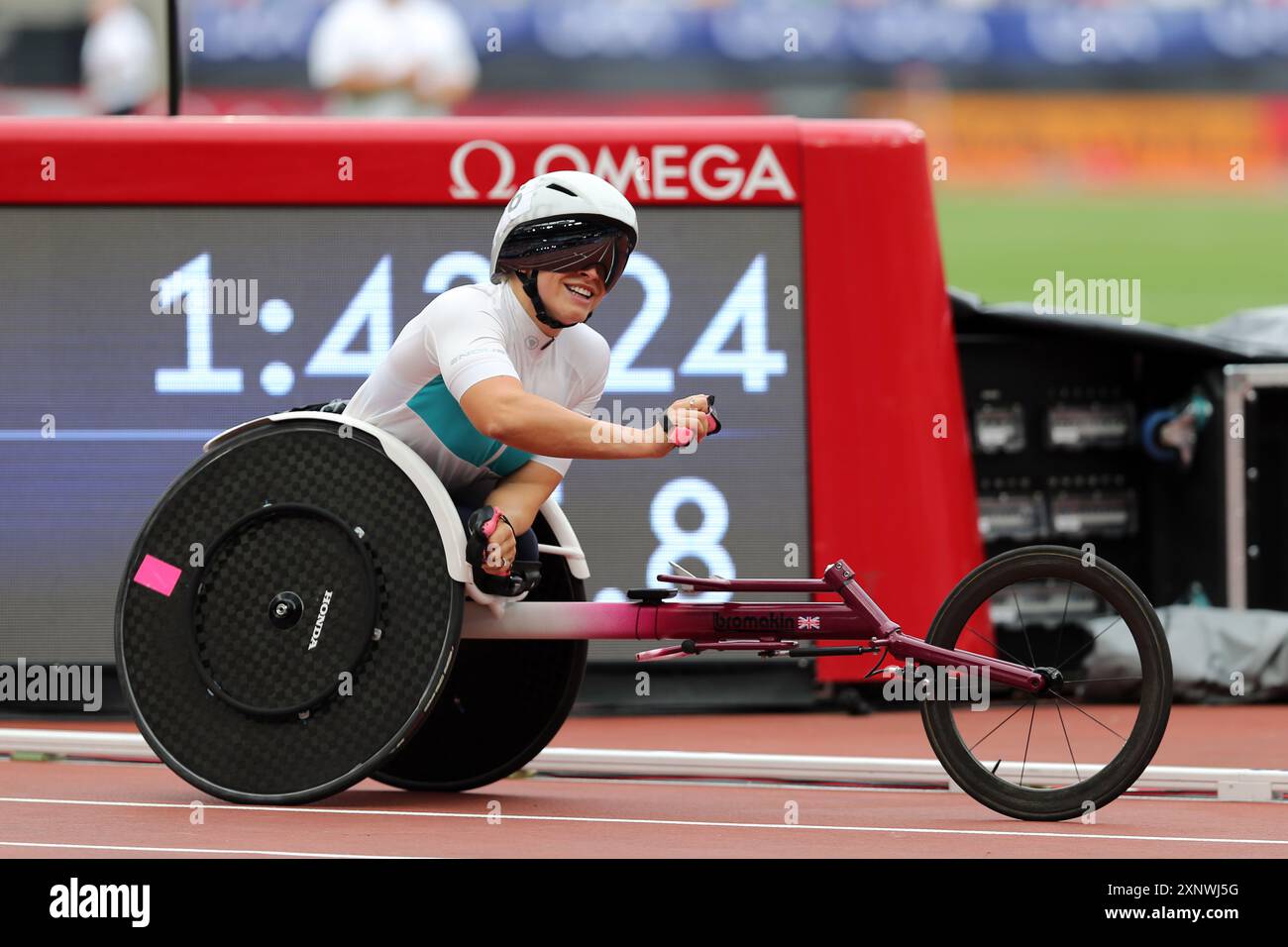 Sammi KINGHORN (Great Britain), winning the Women's 800m Wheelchair ...