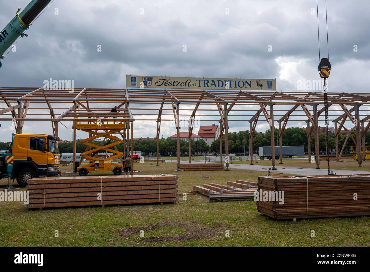 Muenchen, Aufbau zum 189. Muenchner Oktoberfest auf der Theresienwiese ...