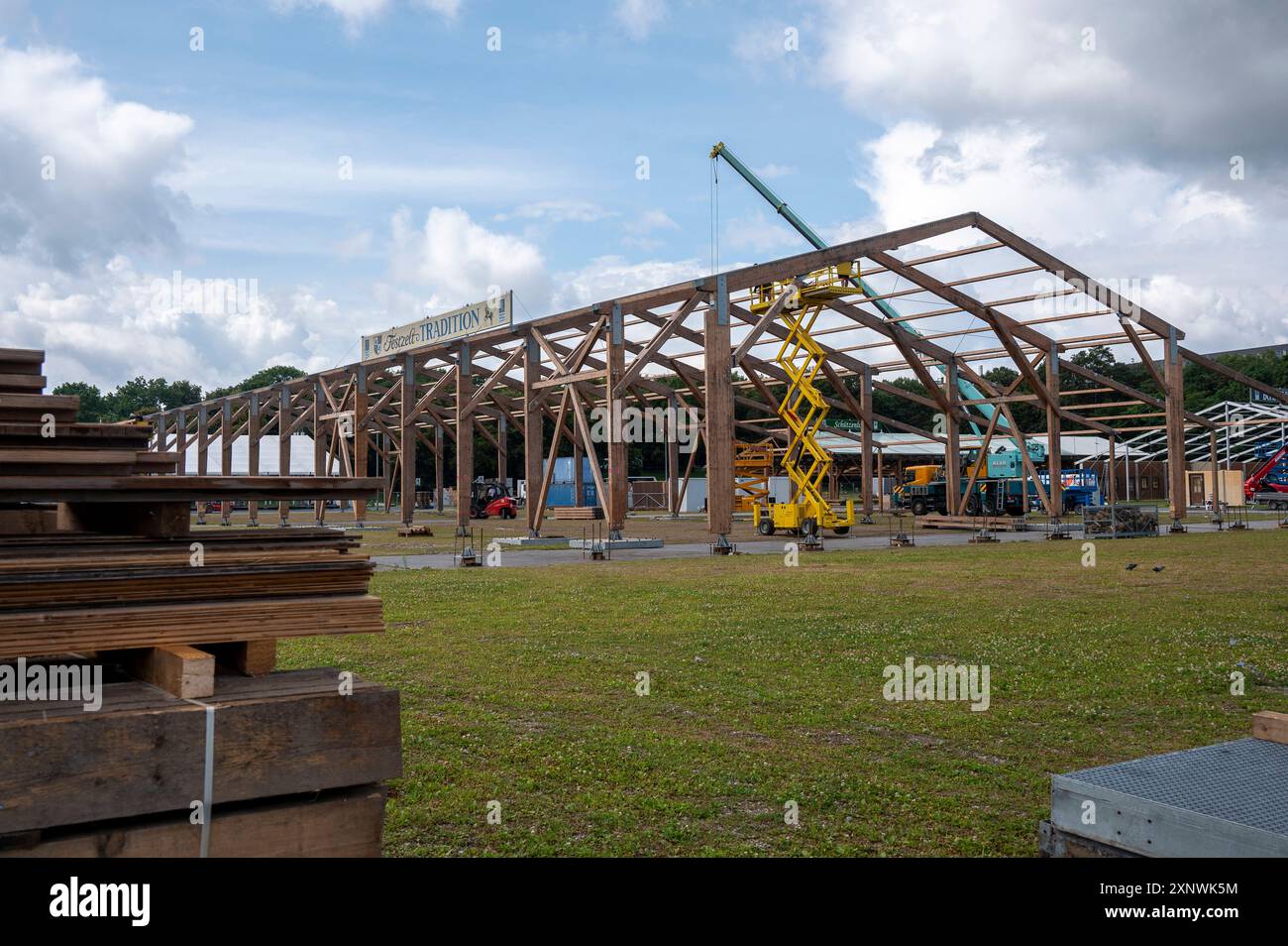 Muenchen, Aufbau zum 189. Muenchner Oktoberfest auf der Theresienwiese ...