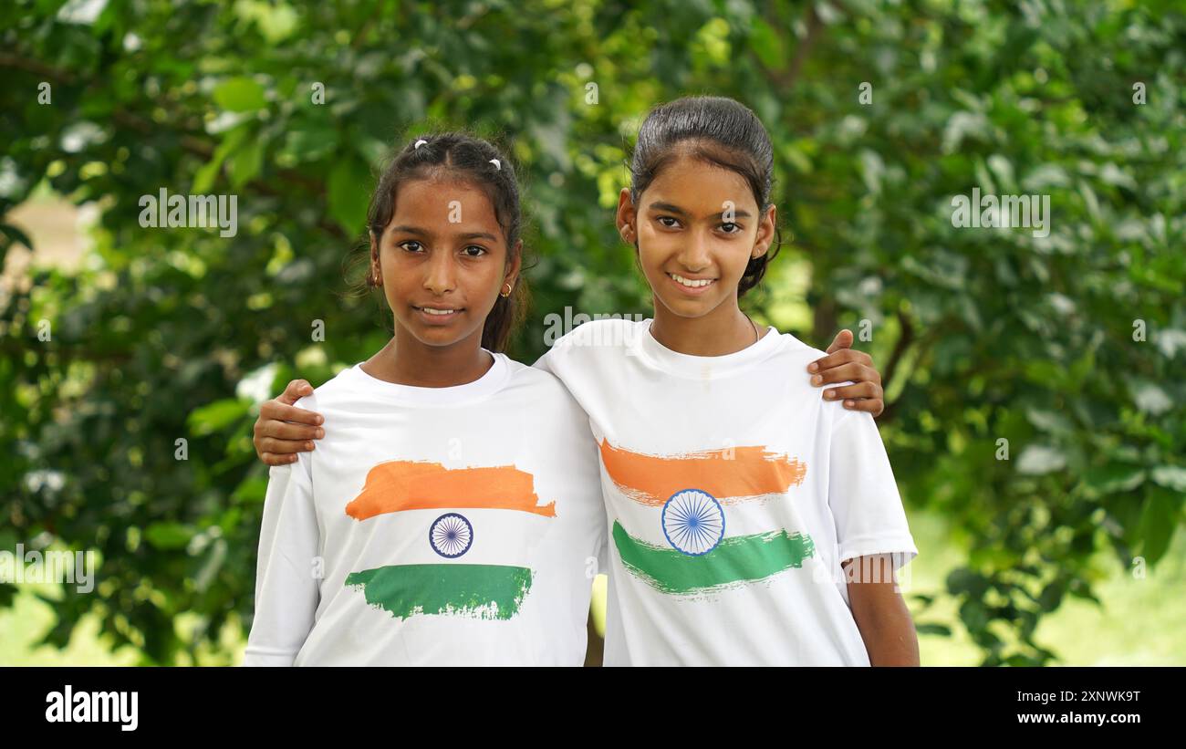 Children wave indian national flag hi-res stock photography and images ...