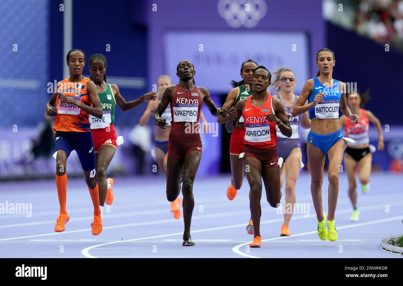 Sifan Hassan (left) of the Netherlands during the Women's 5000m heats ...
