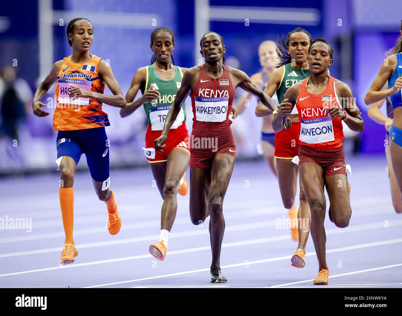 PARIS - Sifan Hassan (l) during the 5000 meters at the Olympic Games ...