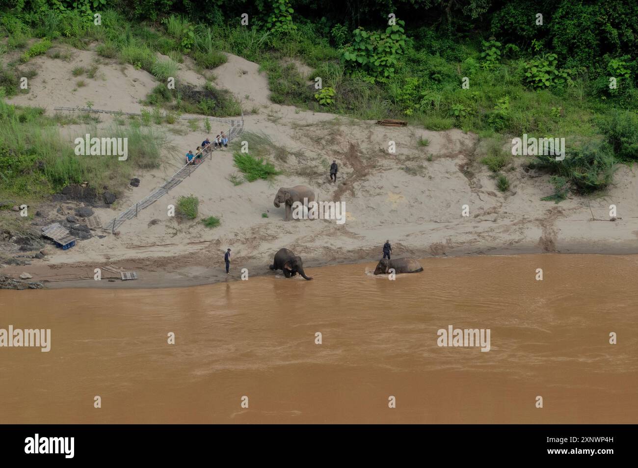 Mekong river tourism hi-res stock photography and images - Alamy