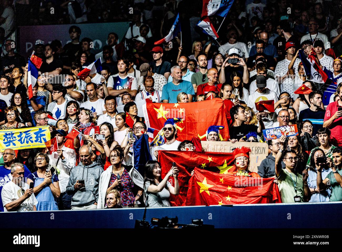 Chinesische und Franzoesische Fans in der Halle FRA, Olympische Spiele ...