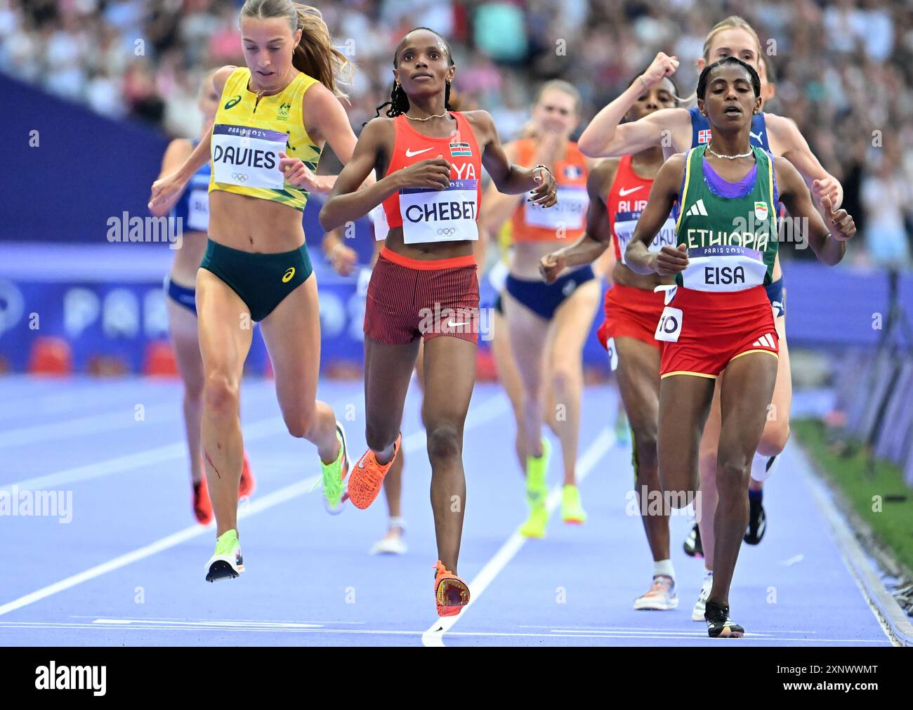 Paris, France. 2nd Aug, 2024. Medina Eisa (front R) of Ethiopia ...