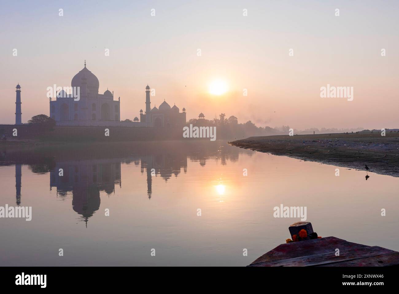 Sun setting at the Taj Mahal, UNESCO World Heritage Site, Agra, Uttar ...
