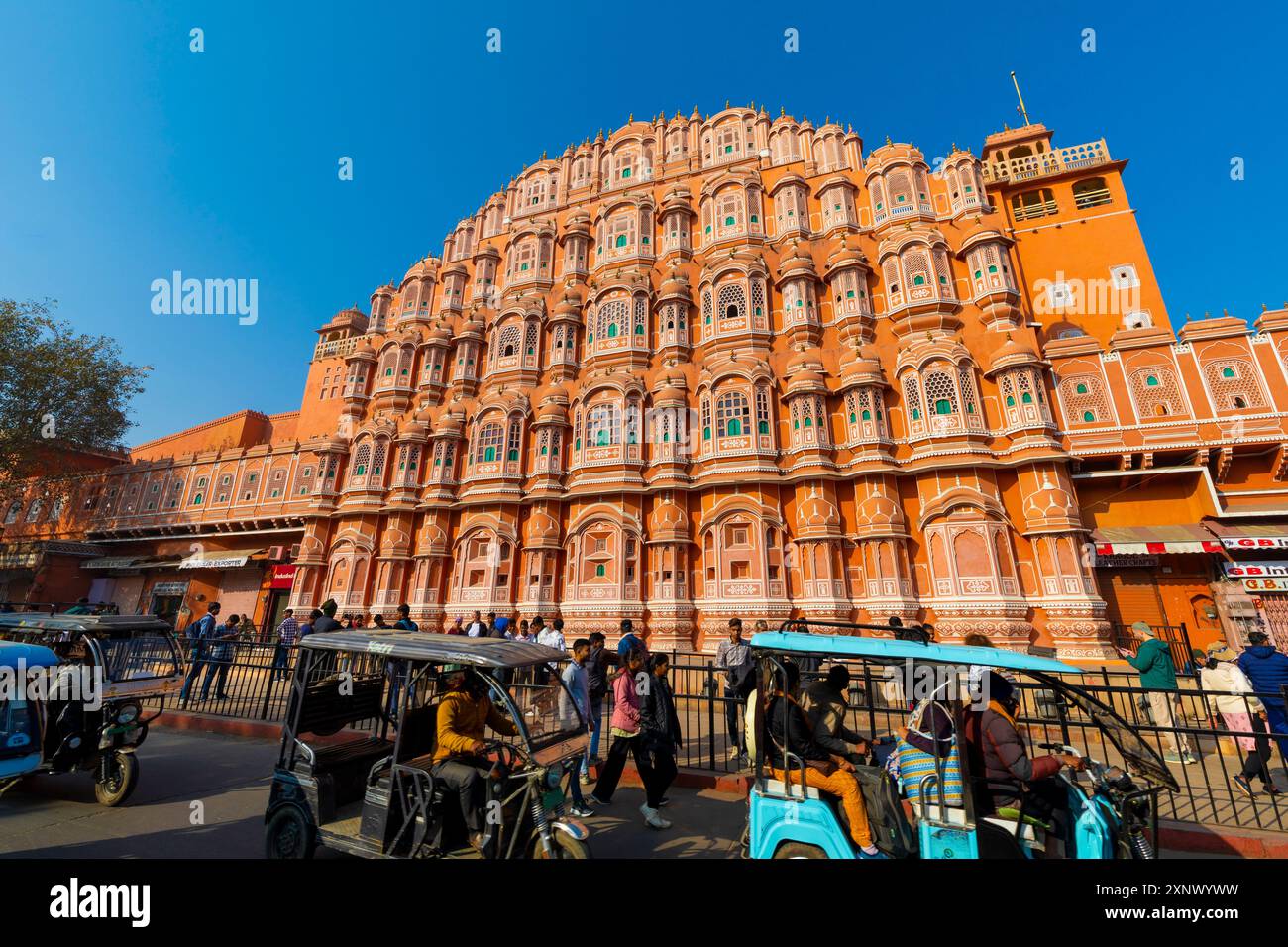 The Facade of the Hawa Mahal (Palace of the Winds), Jaipur, Rajasthan ...
