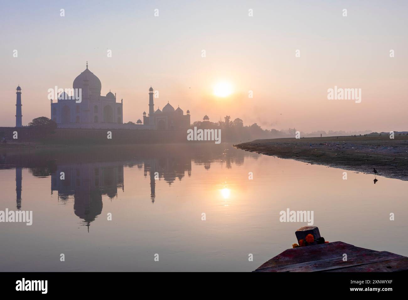 Sun setting at the Taj Mahal, UNESCO World Heritage Site, Agra, Uttar ...