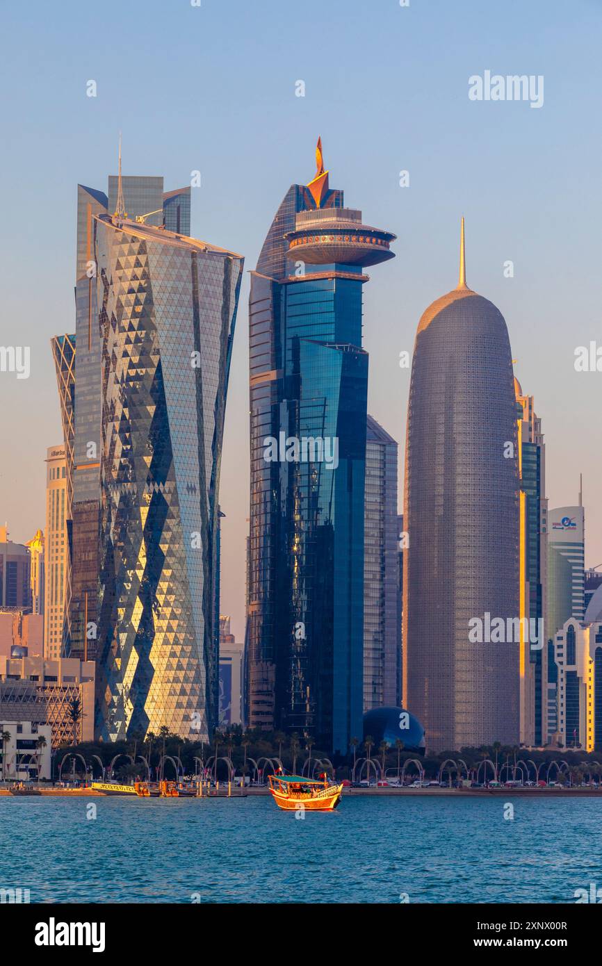 Qatar doha dhow traditional boat hi-res stock photography and images ...