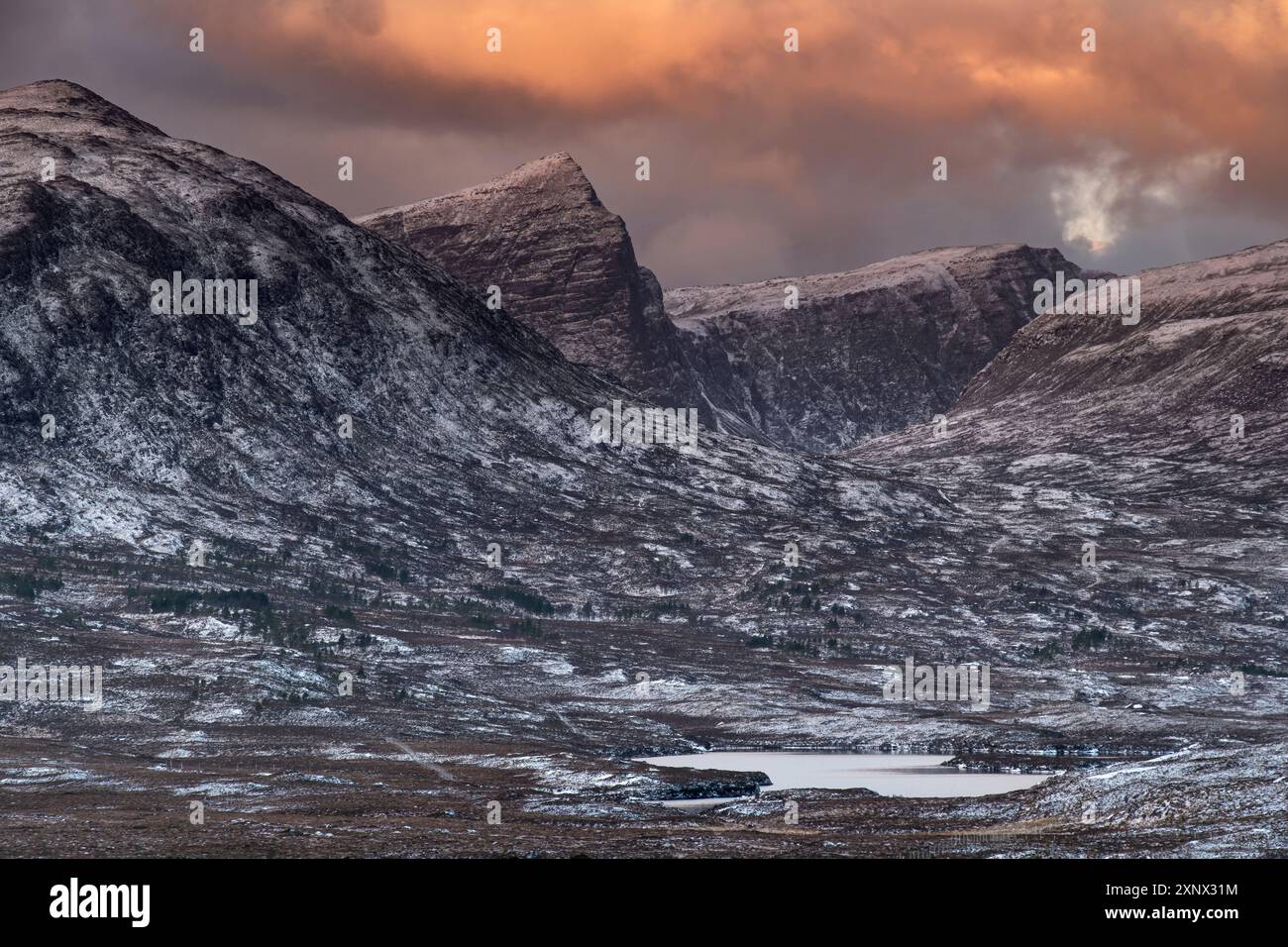 Sunrise over Beinn Tarsuinn, Sgurr an Fhidhleir and Lochan Dubha ...