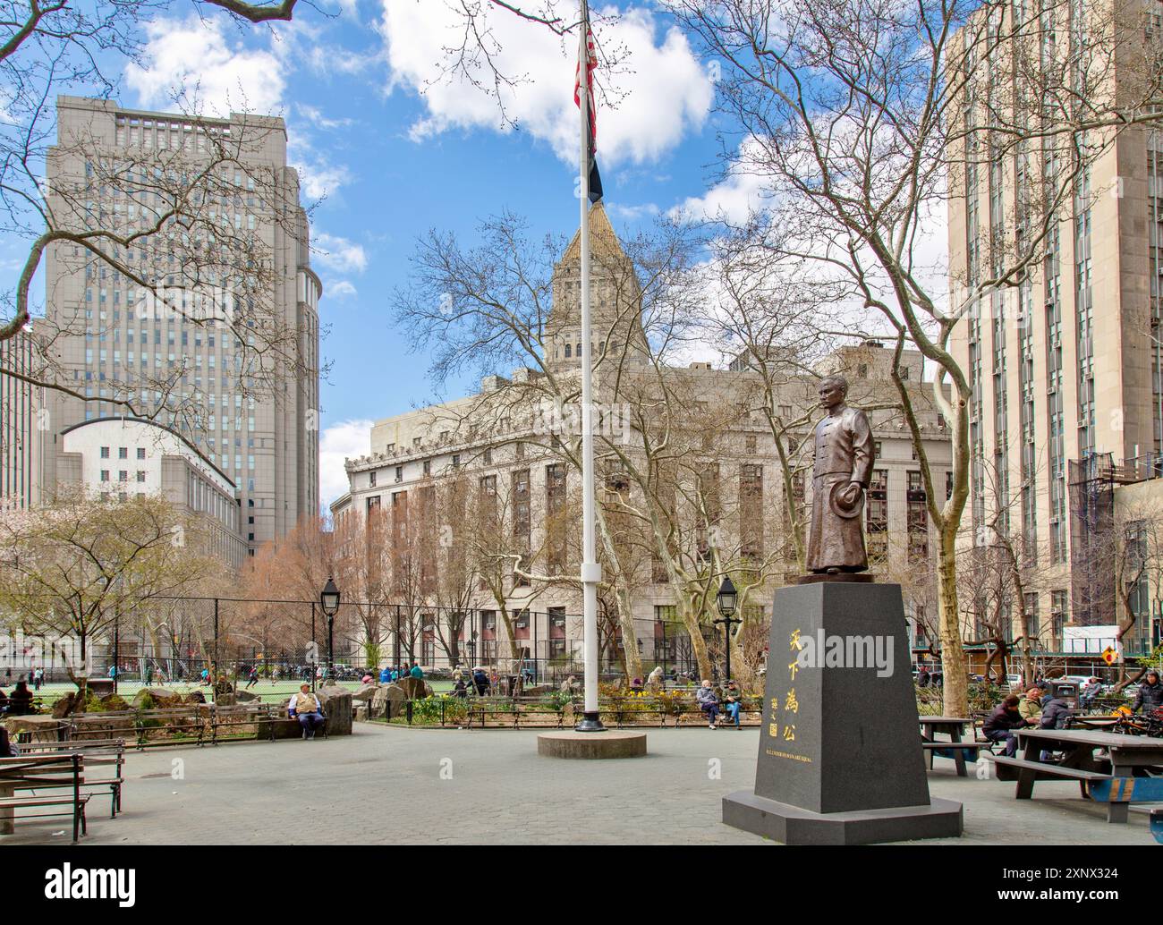 The statue of Dr Sun Yat-sen in Columbus Park, Chinatown, Manhattan ...
