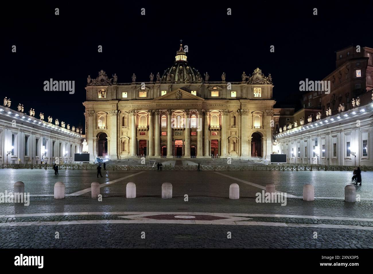 Night scene of Saint Peter's Square in Vatican City, the papal enclave ...