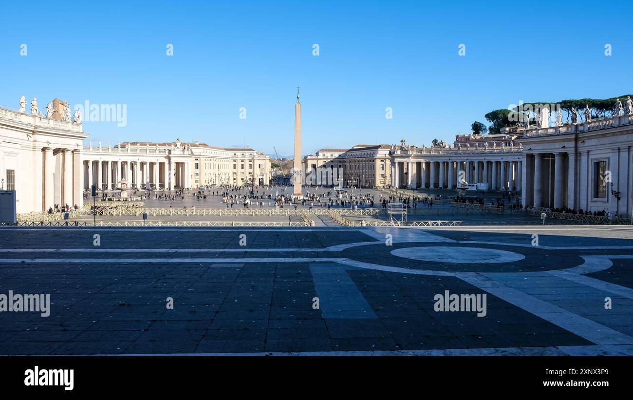 View of Saint Peter's Square in Vatican City, the papal enclave in Rome ...