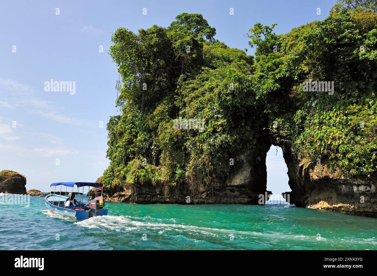 Pajaros Islet (Swan's Cay) off the coast of Boca del Drago on Colon ...