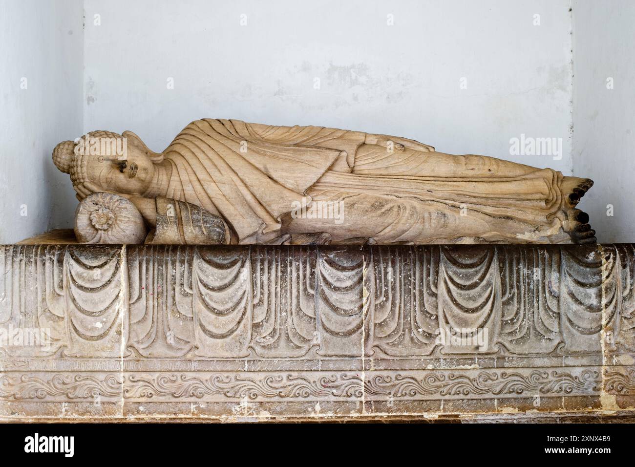 The sleeping Buddha, Dhauligiri Shanti Stupa (Dhauli Peace Pagoda ...