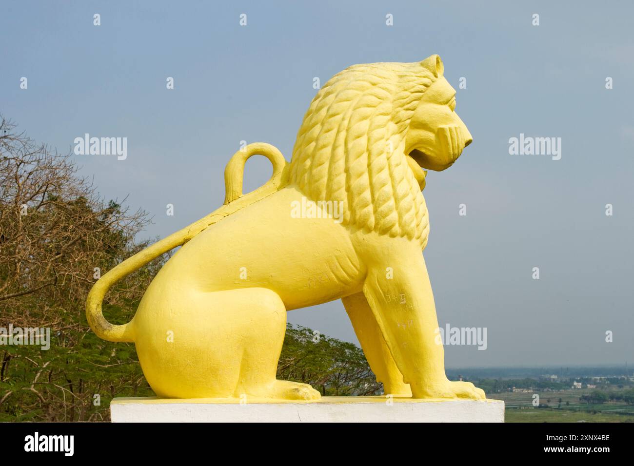 One of four guardian lions, Dhauligiri Shanti Stupa (Dhauli Peace ...