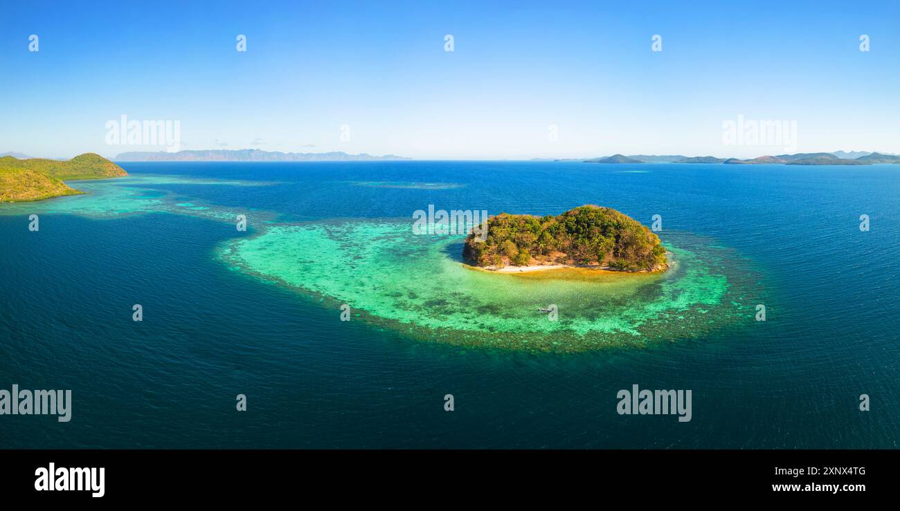 Sand Island off Chindonan Island, Calamian Islands, Coron, Palawan ...