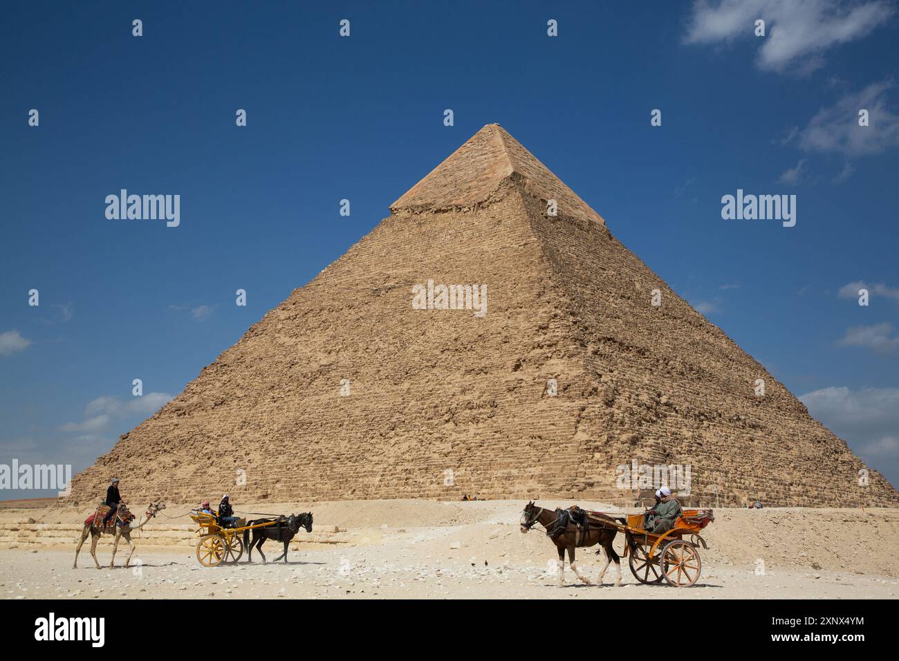 Tourists in a Horsecart, Pyramid of Khafre (Chephren) in the background ...