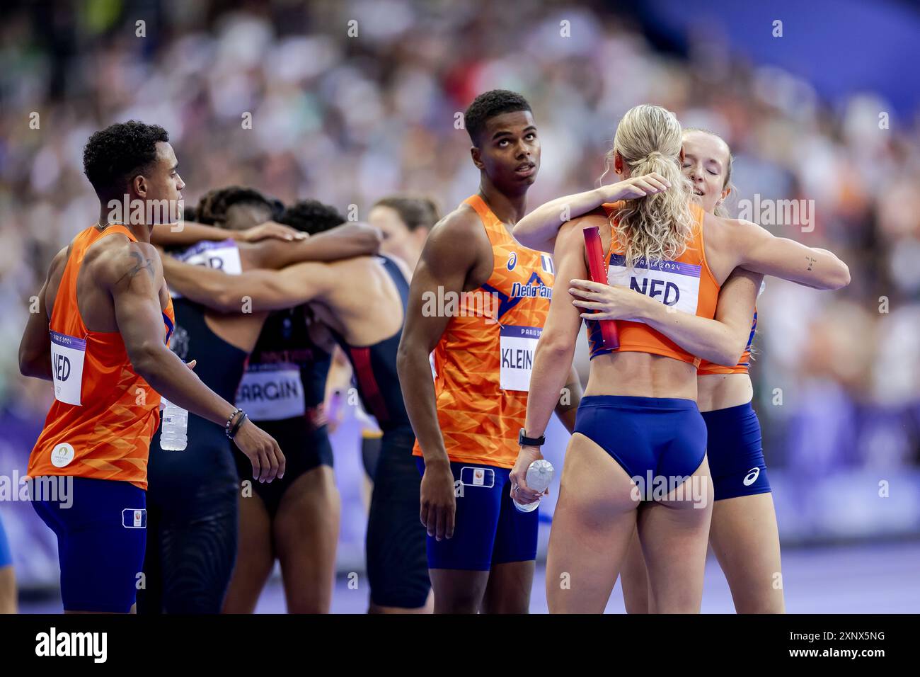 PARIS - Eugene Omalla, Isaya Klein Ikkink, Lieke Klaver and Cathelijn Peeters during the 4 x 400 ...