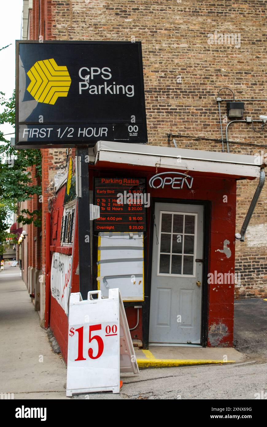 Neon parking sign hi-res stock photography and images - Alamy