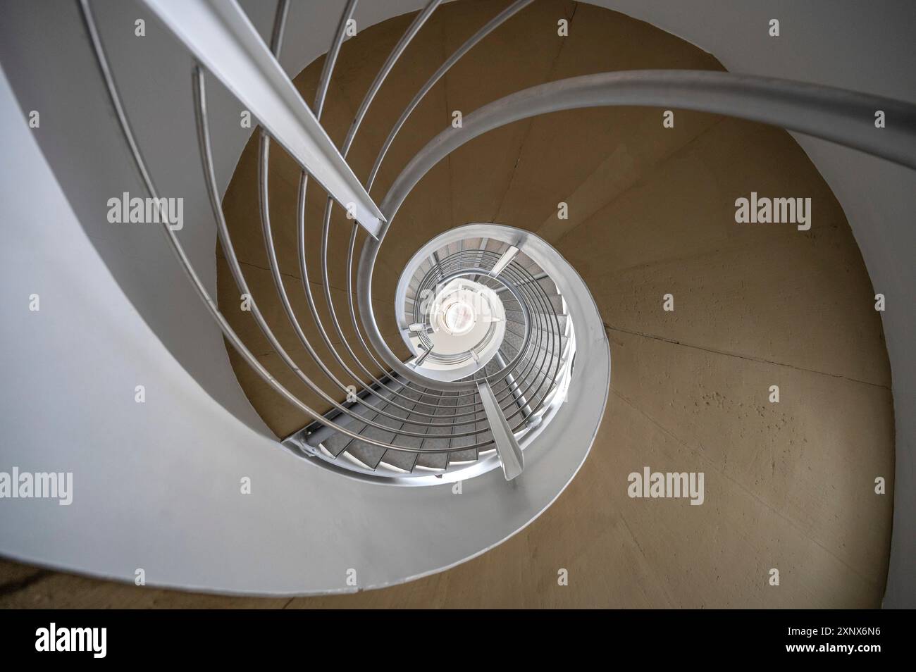 Spiral staircase modern hi-res stock photography and images - Alamy