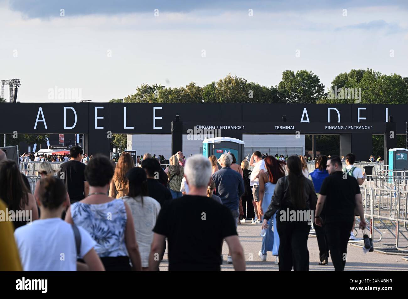 Singer adele 2024 hi-res stock photography and images - Alamy