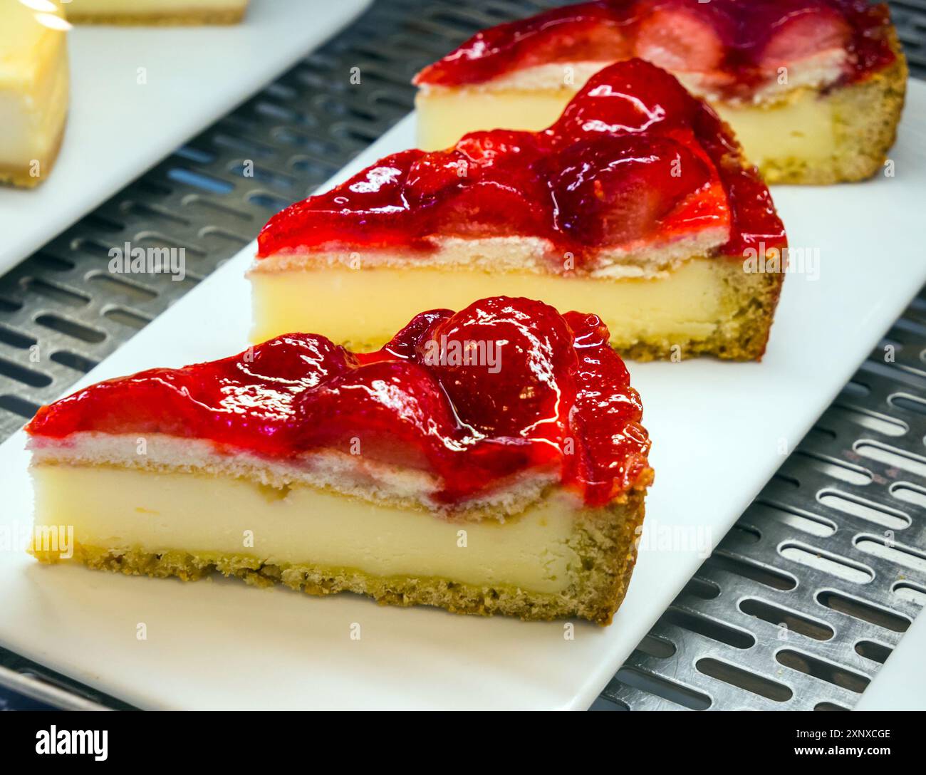 Cheesecake store hi-res stock photography and images - Alamy