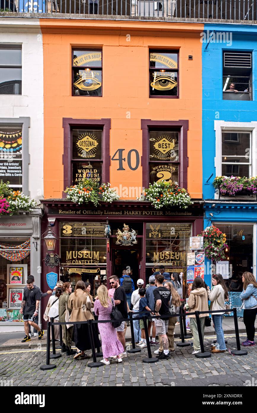 Official harry potter store hi-res stock photography and images - Alamy