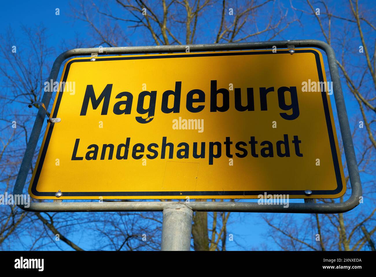 City name sign on hi-res stock photography and images - Alamy