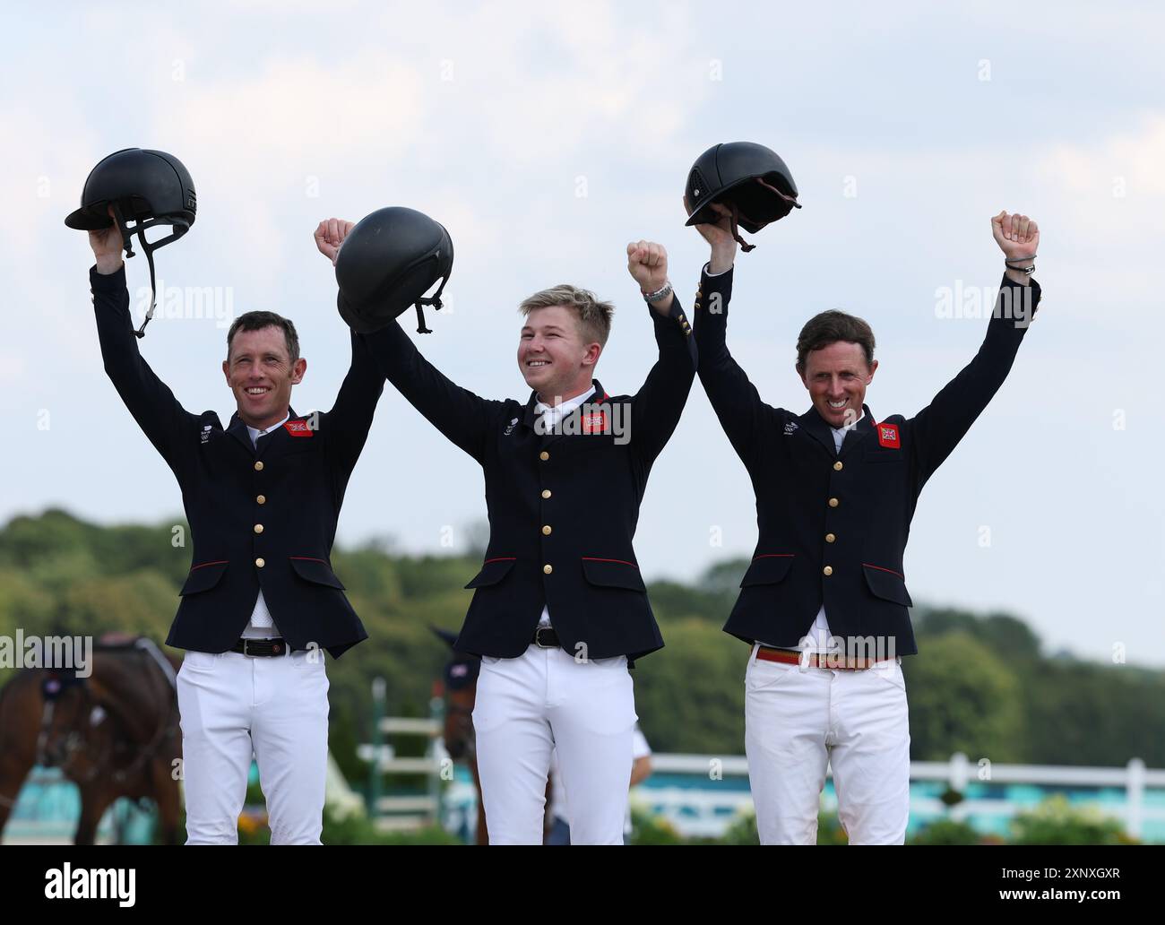 Versailles, France. 2nd Aug, 2024. Gold medalists Scott Brash (L ...