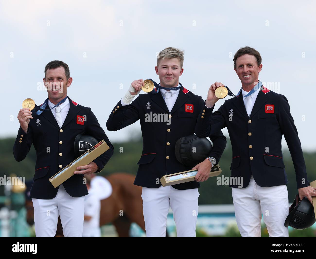 Versailles, France. 2nd Aug, 2024. Gold medalists Scott Brash (L ...