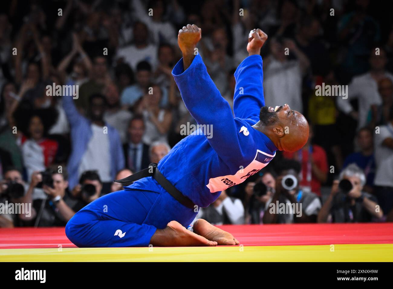 Teddy Riner ( FRA ) celebrates his victory against Kim Minjong ( KOR ...