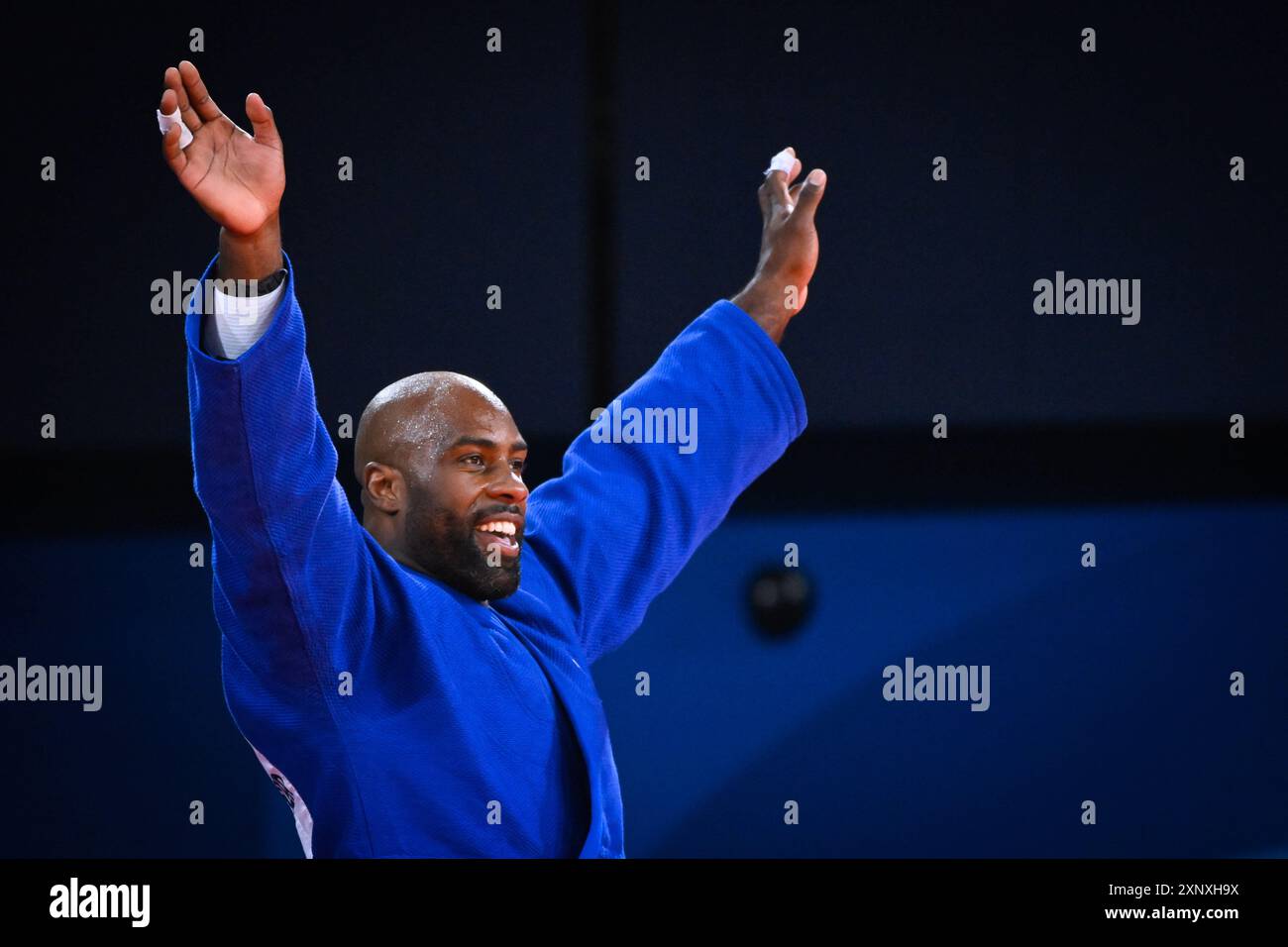 Teddy Riner ( FRA ) celebrates his victory against Kim Minjong ( KOR ...
