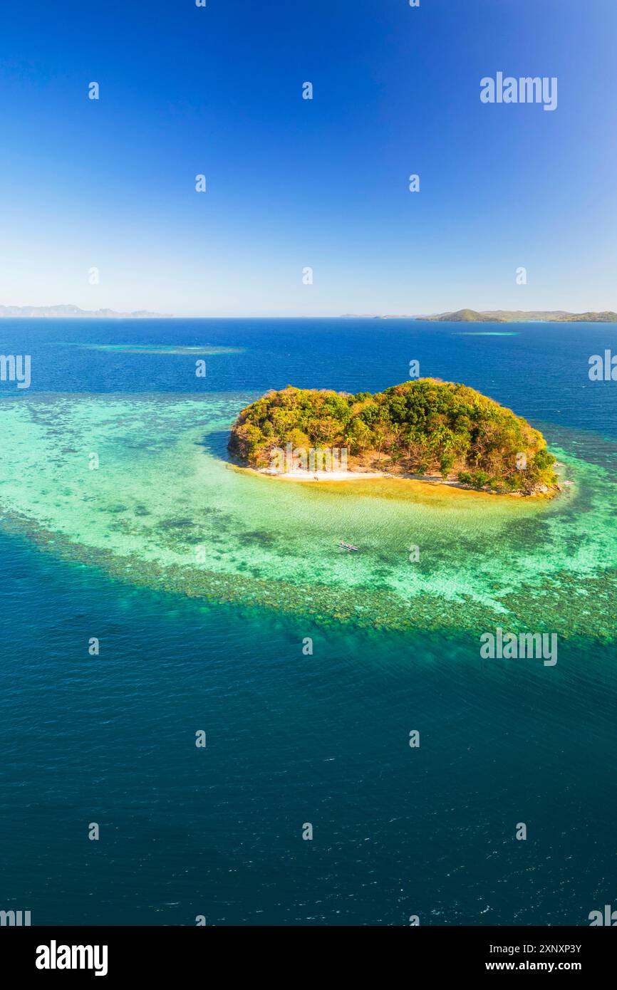 Sand Island off Chindonan Island, Calamian Islands, Coron, Palawan ...