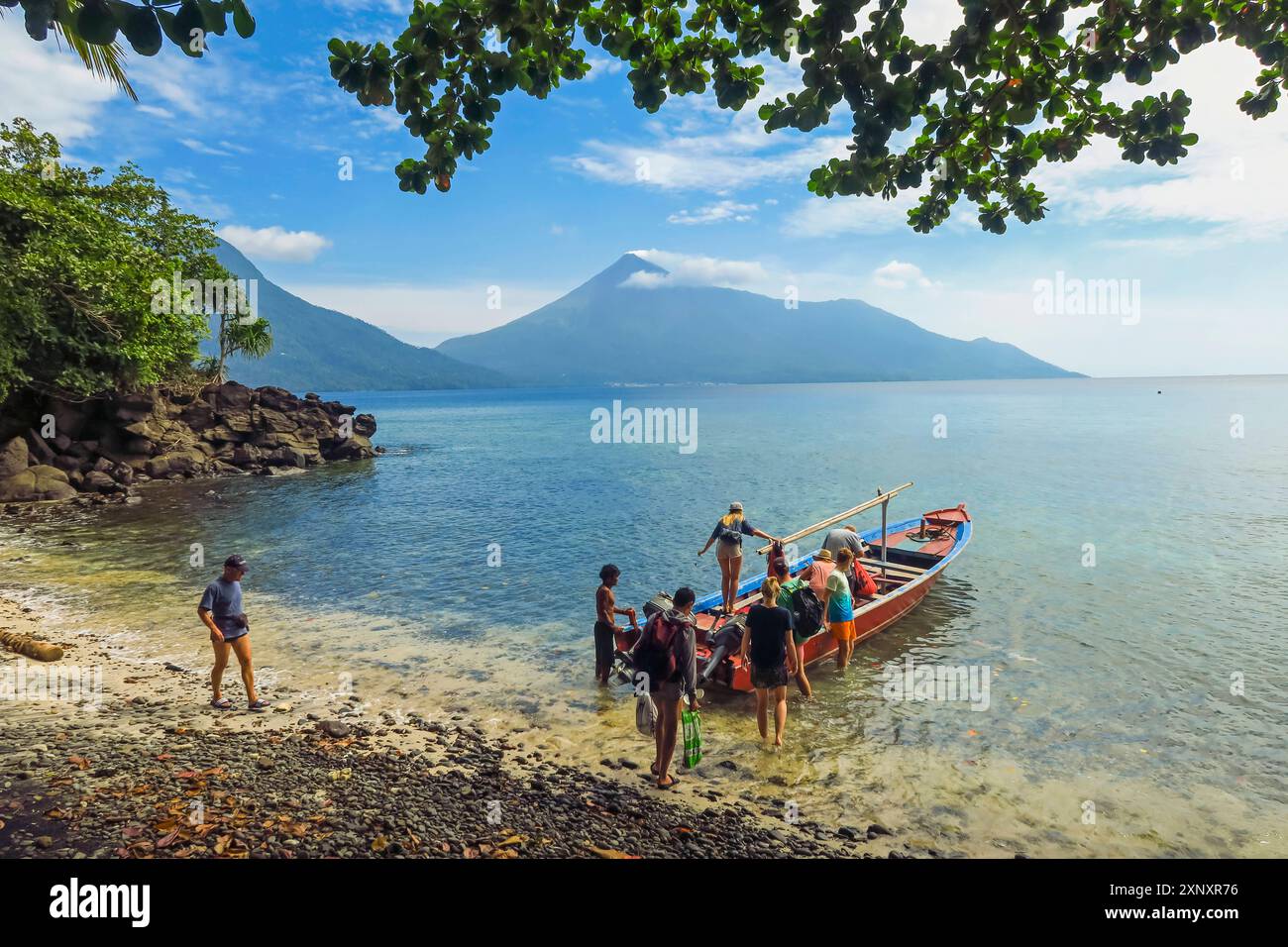 Tourists departing on a boat trip from Kalea Beach with active ...