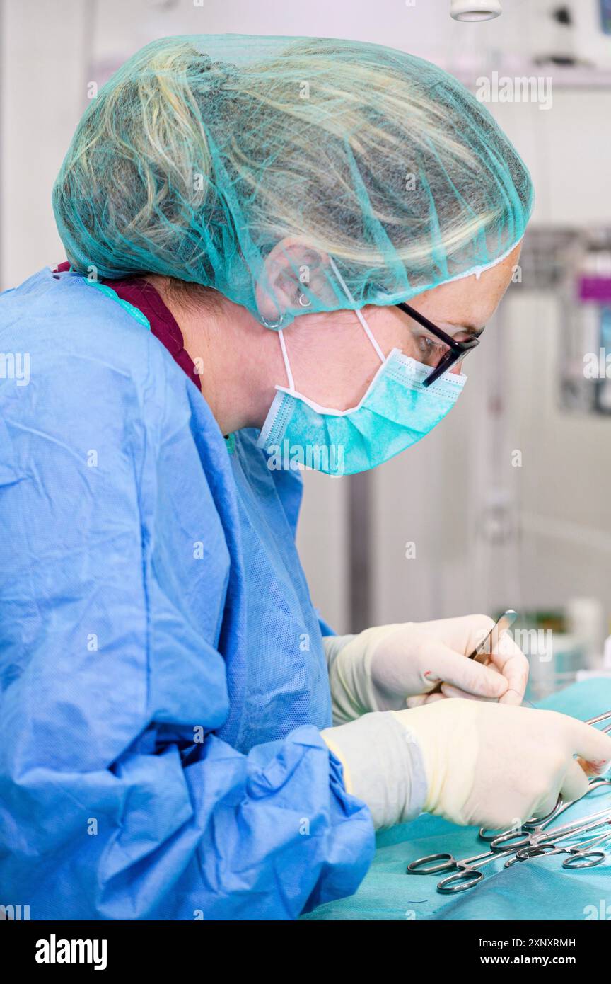 Patient operation hi-res stock photography and images - Alamy