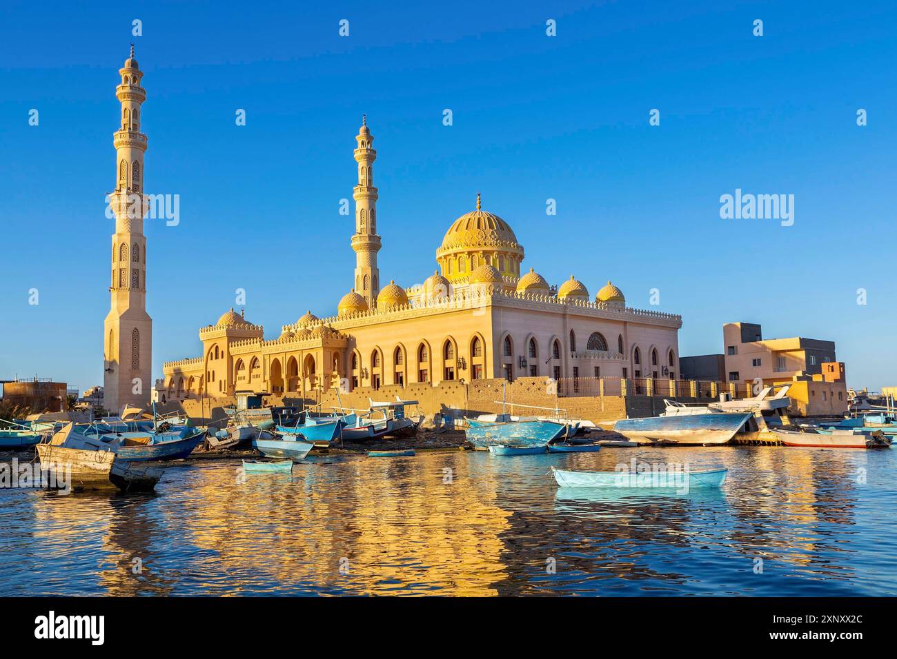 Mosque in muslim fishing hi-res stock photography and images - Alamy