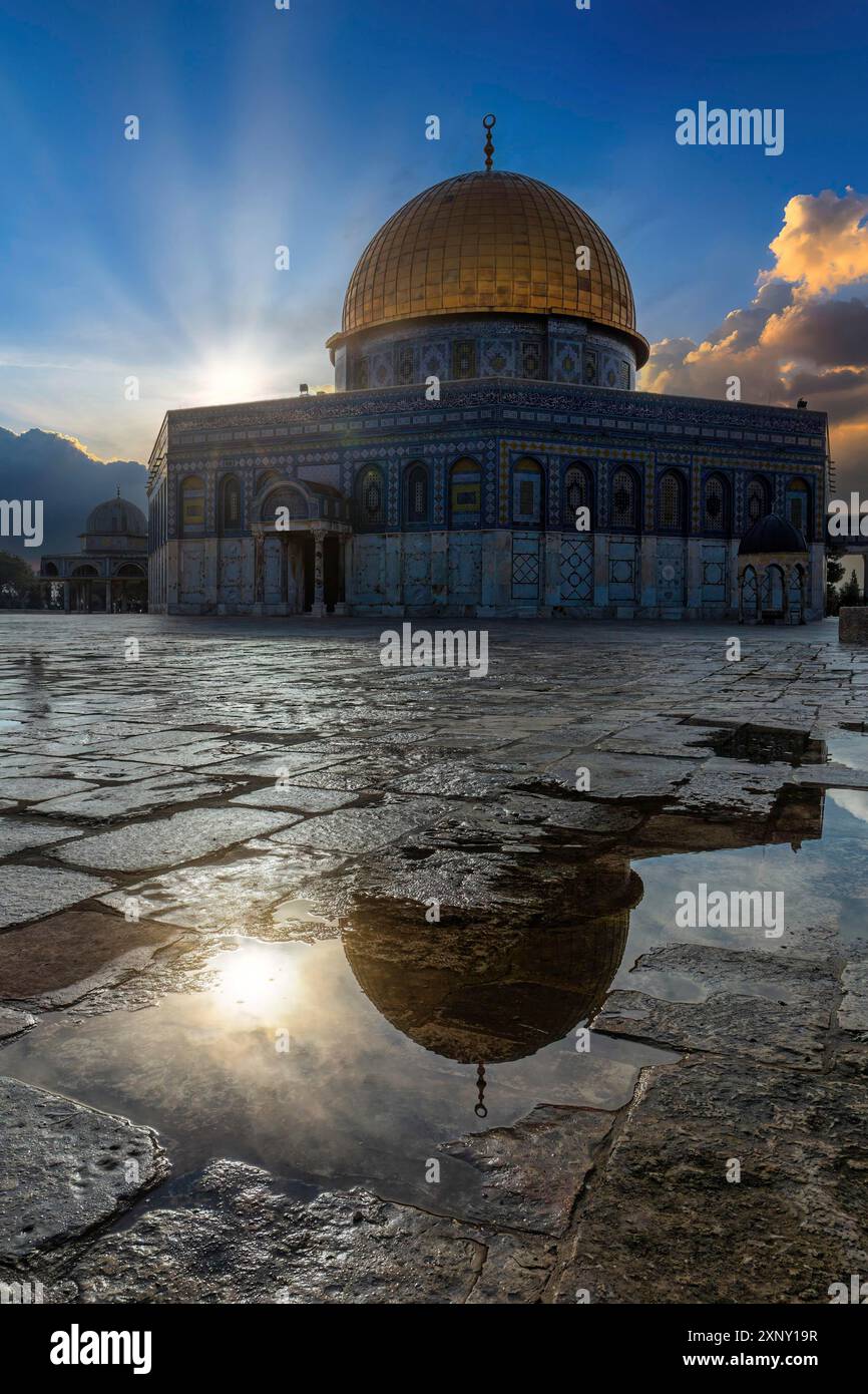 Palestine dome hi-res stock photography and images - Alamy