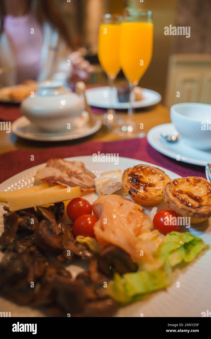 Food luxurious dinner setup hi-res stock photography and images - Alamy