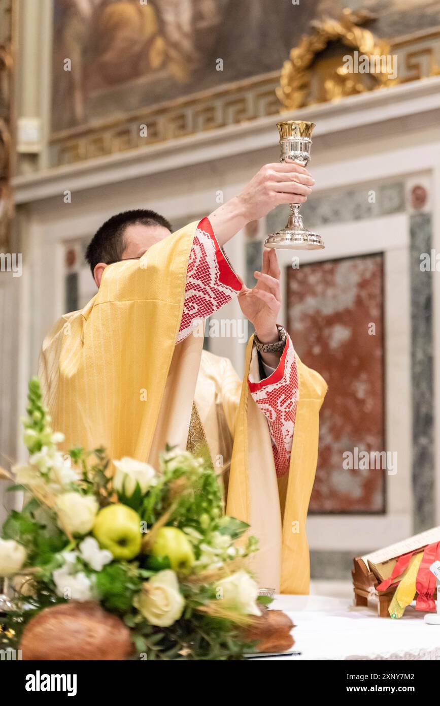 Eucharist or holy communion chalice hi-res stock photography and images ...