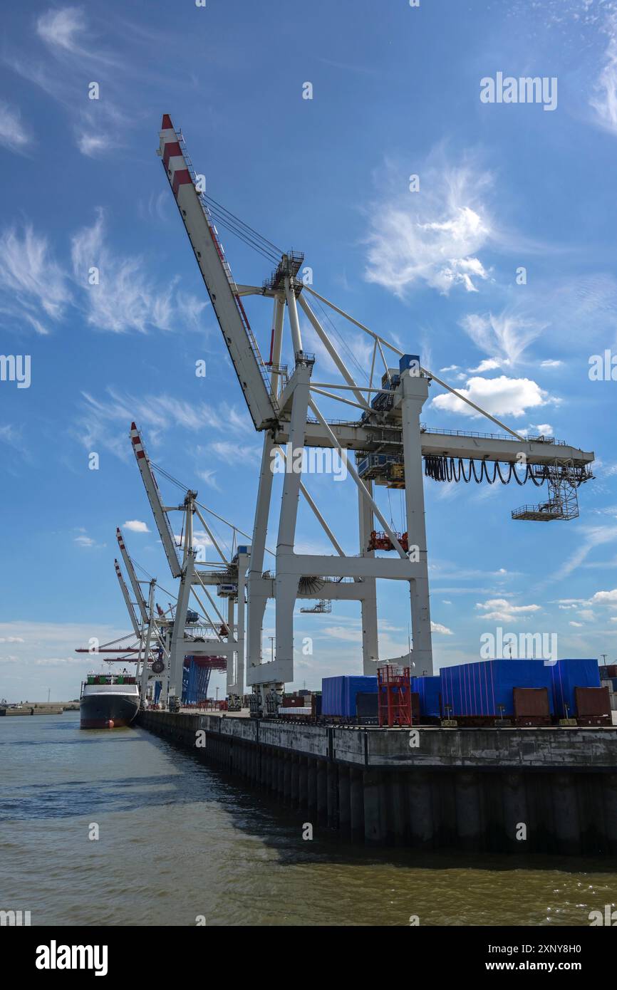 Hamburg in white capital hi-res stock photography and images - Alamy